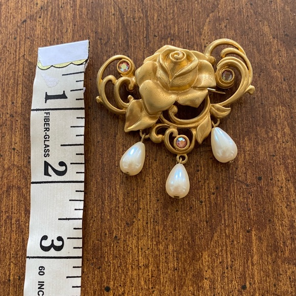 Avon | Jewelry | Vintage Avon Brooch Polished Goldtone W Faux Pearls ...
